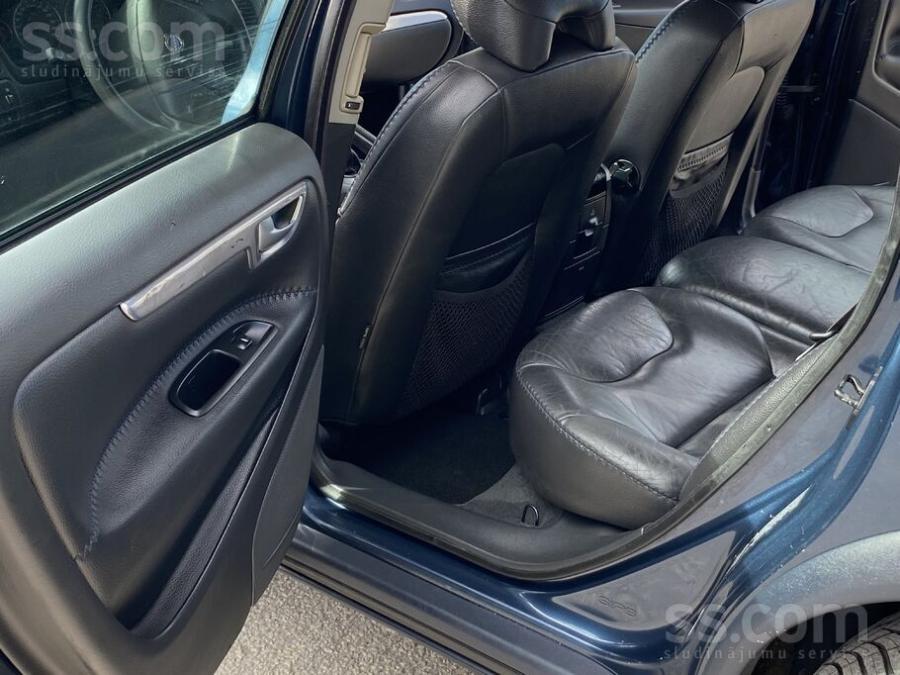 Zils Volvo XC70 2005 Rīga, ar dzinēja tilpumu 2.40 L un nobraukumu 341 tūkst. km par 4500 €, foto 17 vietnē AUTOMOTO.COM.LV