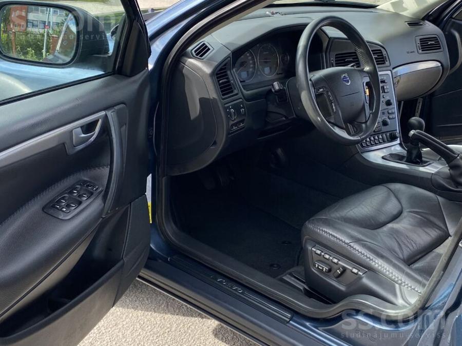 Zils Volvo XC70 2005 Rīga, ar dzinēja tilpumu 2.40 L un nobraukumu 341 tūkst. km par 4500 €, foto 18 vietnē AUTOMOTO.COM.LV