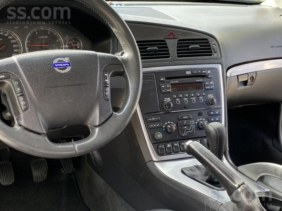 Zils Volvo XC70 2005 Rīga, ar dzinēja tilpumu 2.40 L un nobraukumu 341 tūkst. km par 4500 €, foto 19 vietnē AUTOMOTO.COM.LV