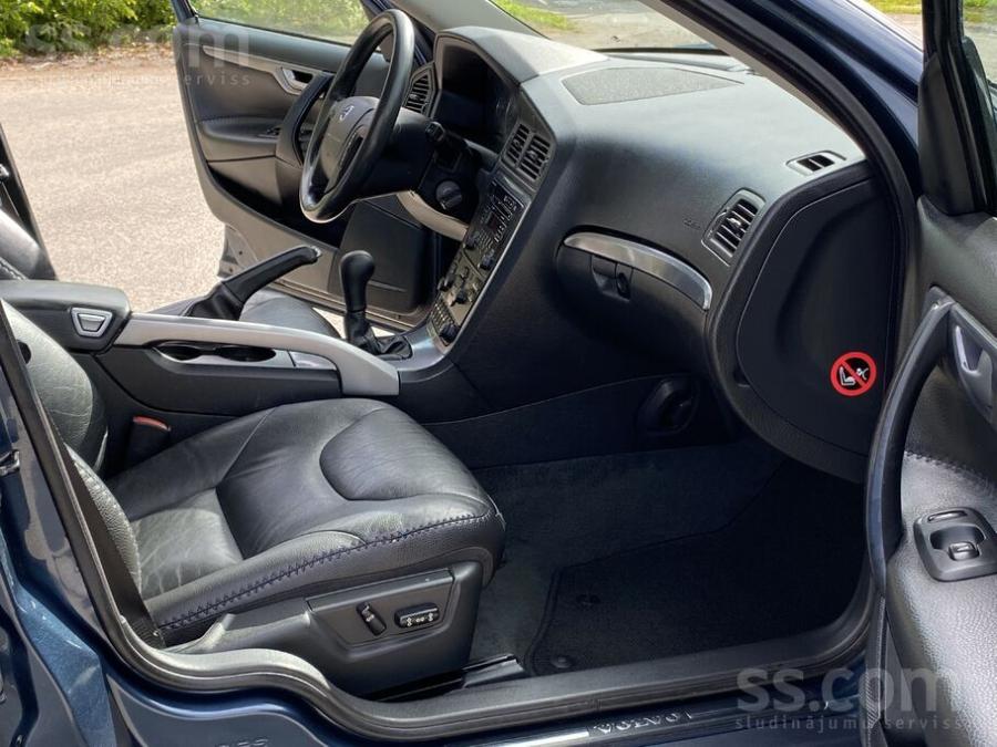 Zils Volvo XC70 2005 Rīga, ar dzinēja tilpumu 2.40 L un nobraukumu 341 tūkst. km par 4500 €, foto 22 vietnē AUTOMOTO.COM.LV