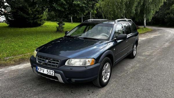 Zils Volvo XC70 2005 Šauļi, ar dzinēja tilpumu 2.50 L un nobraukumu 365 tūkst. km par 2800 €, foto 1 vietnē AUTOMOTO.COM.LV