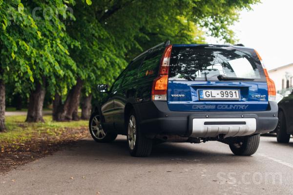 Zils Volvo XC70 2005 Rīga, ar dzinēja tilpumu 2.40 L un nobraukumu 445 tūkst. km par 3950 €, foto 3 vietnē AUTOMOTO.COM.LV