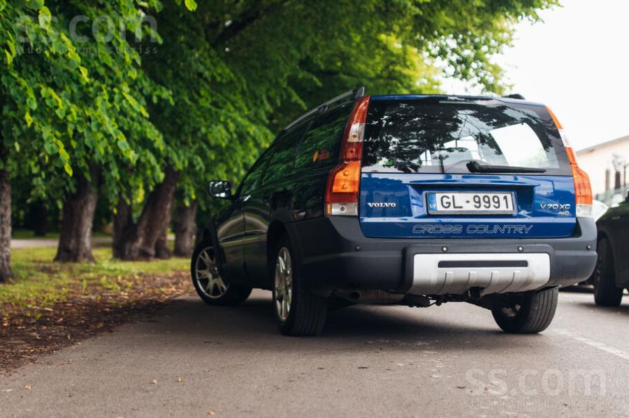Zils Volvo XC70 2005 Rīga, ar dzinēja tilpumu 2.40 L un nobraukumu 445 tūkst. km par 3950 €, foto 4 vietnē AUTOMOTO.COM.LV