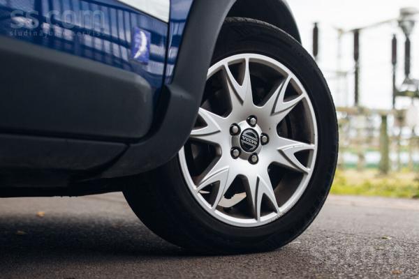Zils Volvo XC70 2005 Rīga, ar dzinēja tilpumu 2.40 L un nobraukumu 445 tūkst. km par 3950 €, foto 6 vietnē AUTOMOTO.COM.LV