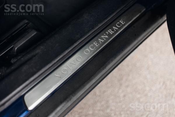 Zils Volvo XC70 2005 Rīga, ar dzinēja tilpumu 2.40 L un nobraukumu 445 tūkst. km par 3950 €, foto 8 vietnē AUTOMOTO.COM.LV