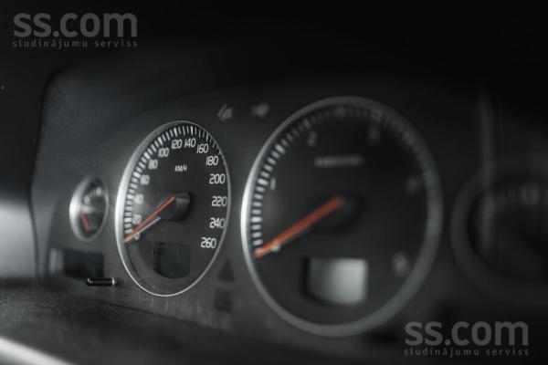 Zils Volvo XC70 2005 Rīga, ar dzinēja tilpumu 2.40 L un nobraukumu 445 tūkst. km par 3950 €, foto 9 vietnē AUTOMOTO.COM.LV