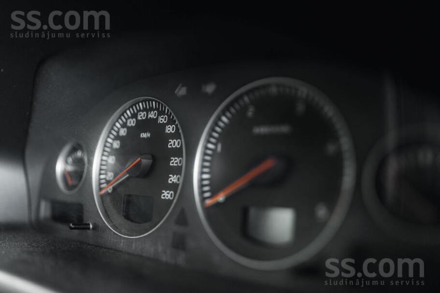 Zils Volvo XC70 2005 Rīga, ar dzinēja tilpumu 2.40 L un nobraukumu 445 tūkst. km par 3950 €, foto 10 vietnē AUTOMOTO.COM.LV