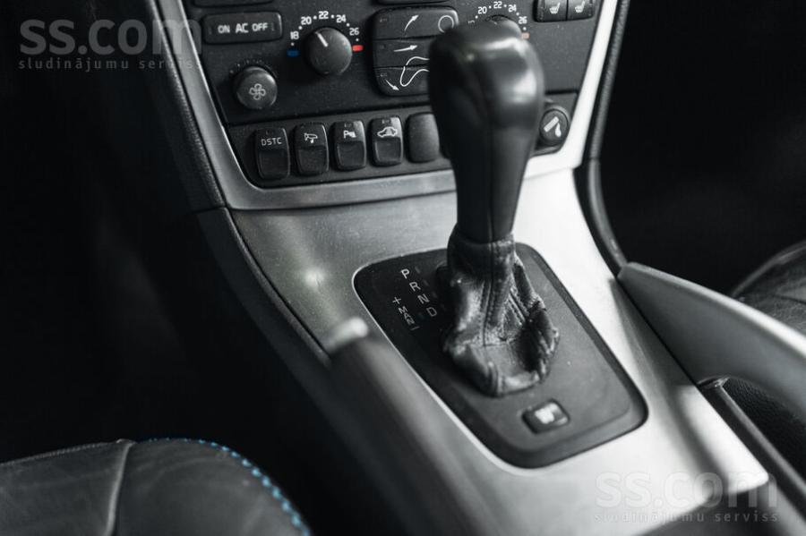 Zils Volvo XC70 2005 Rīga, ar dzinēja tilpumu 2.40 L un nobraukumu 445 tūkst. km par 3950 €, foto 12 vietnē AUTOMOTO.COM.LV