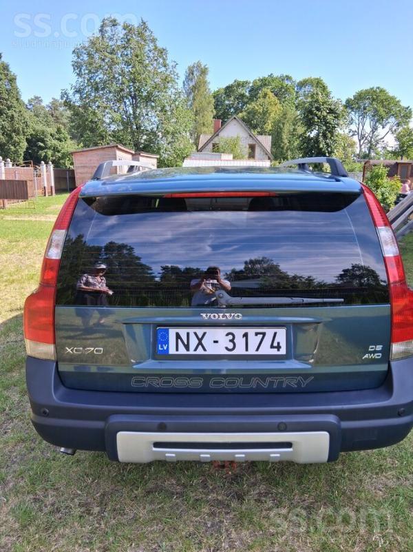 Zils Volvo XC70 2005 Tukums, ar dzinēja tilpumu 2.40 L un nobraukumu 272 tūkst. km par 5300 €, foto 4 vietnē AUTOMOTO.COM.LV