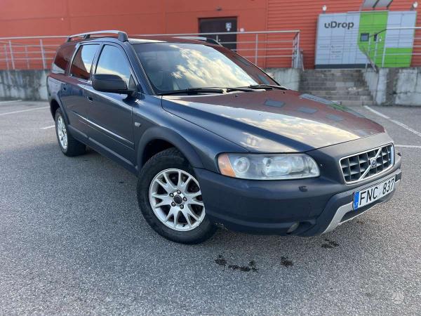 Blue Volvo XC70 2005 in Ukmerge, with an engine capacity of 2.40 L and mileage of 325 thousand km for 2250 €, photo 1 on AUTOMOTO.COM.LV