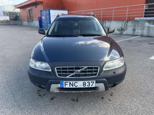 Blue Volvo XC70 2005 in Ukmerge, with an engine capacity of 2.40 L and mileage of 325 thousand km for 2250 €, photo 3 on AUTOMOTO.COM.LV