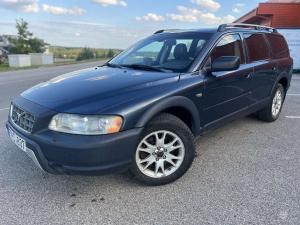 Blue Volvo XC70 2005 in Ukmerge, with an engine capacity of 2.40 L and mileage of 325 thousand km for 2250 €, photo 4 on AUTOMOTO.COM.LV
