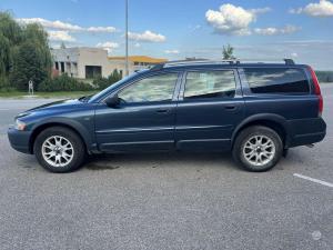 Blue Volvo XC70 2005 in Ukmerge, with an engine capacity of 2.40 L and mileage of 325 thousand km for 2250 €, photo 9 on AUTOMOTO.COM.LV