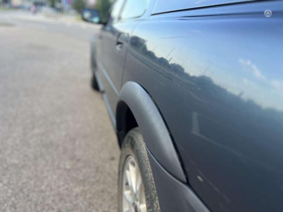 Blue Volvo XC70 2005 in Ukmerge, with an engine capacity of 2.40 L and mileage of 325 thousand km for 2250 €, photo 10 on AUTOMOTO.COM.LV