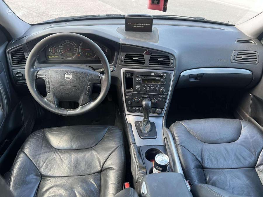 Blue Volvo XC70 2005 in Ukmerge, with an engine capacity of 2.40 L and mileage of 325 thousand km for 2250 €, photo 14 on AUTOMOTO.COM.LV
