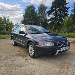 Zils Volvo XC70 2005 Rīga, ar dzinēja tilpumu 2.40 L un nobraukumu 325 tūkst. km par 4450 €, foto  vietnē AUTOMOTO.COM.LV