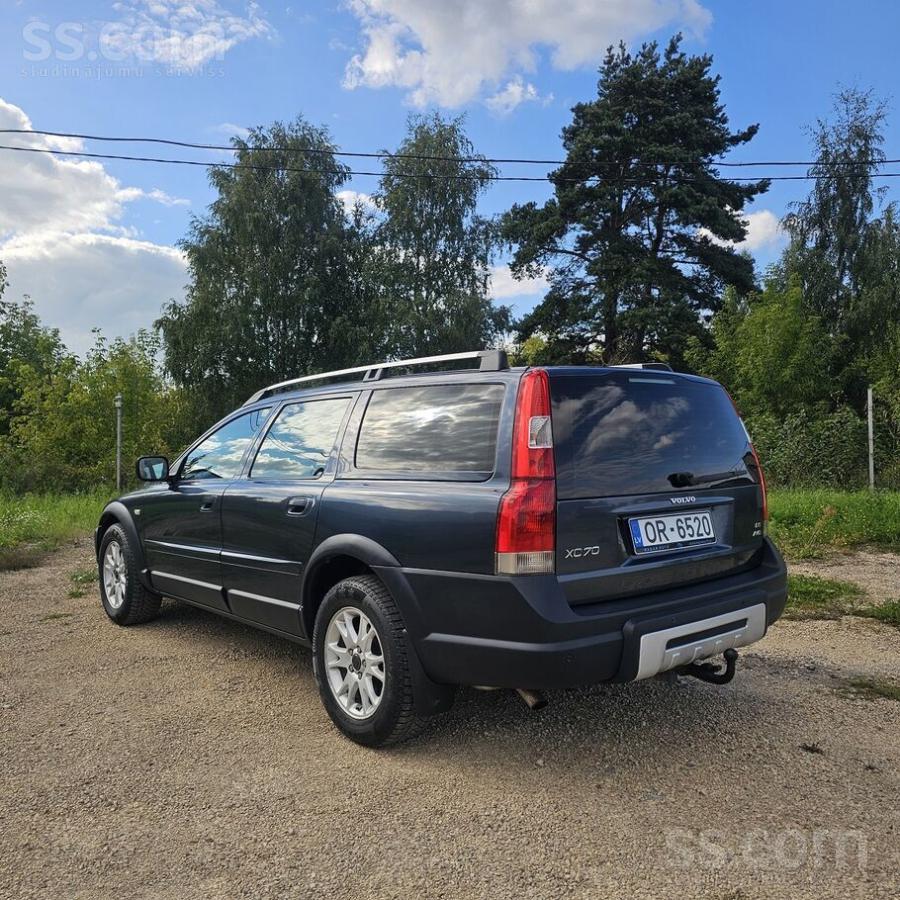 Zils Volvo XC70 2005 Rīga, ar dzinēja tilpumu 2.40 L un nobraukumu 325 tūkst. km par 4450 €, foto 5 vietnē AUTOMOTO.COM.LV