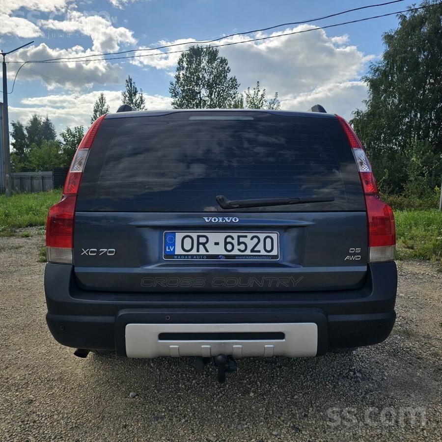 Zils Volvo XC70 2005 Rīga, ar dzinēja tilpumu 2.40 L un nobraukumu 325 tūkst. km par 4450 €, foto 6 vietnē AUTOMOTO.COM.LV