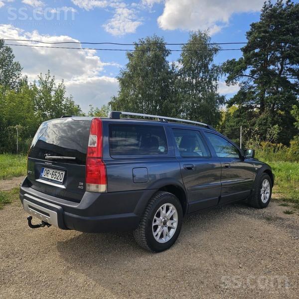 Zils Volvo XC70 2005 Rīga, ar dzinēja tilpumu 2.40 L un nobraukumu 325 tūkst. km par 4450 €, foto 7 vietnē AUTOMOTO.COM.LV
