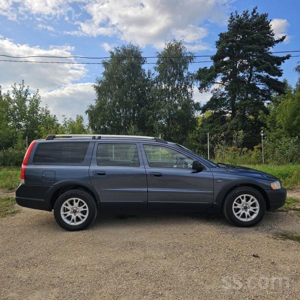 Zils Volvo XC70 2005 Rīga, ar dzinēja tilpumu 2.40 L un nobraukumu 325 tūkst. km par 4450 €, foto 8 vietnē AUTOMOTO.COM.LV