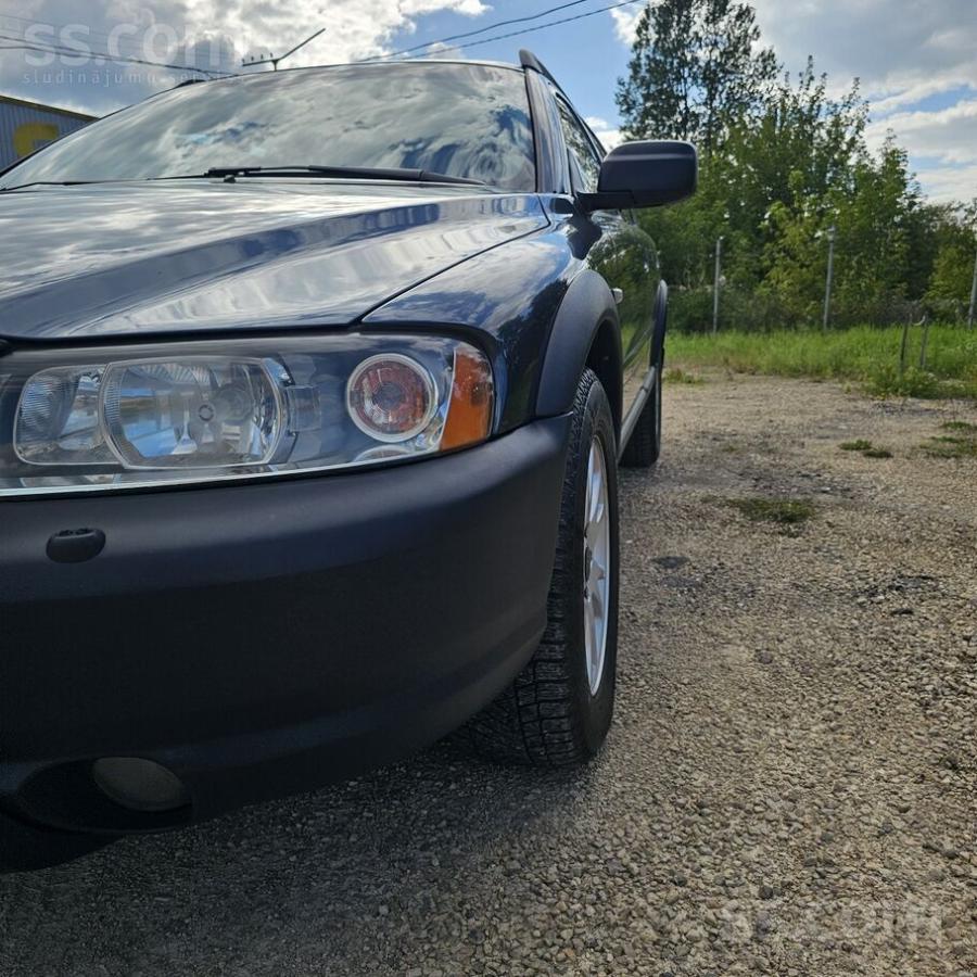 Zils Volvo XC70 2005 Rīga, ar dzinēja tilpumu 2.40 L un nobraukumu 325 tūkst. km par 4450 €, foto 10 vietnē AUTOMOTO.COM.LV