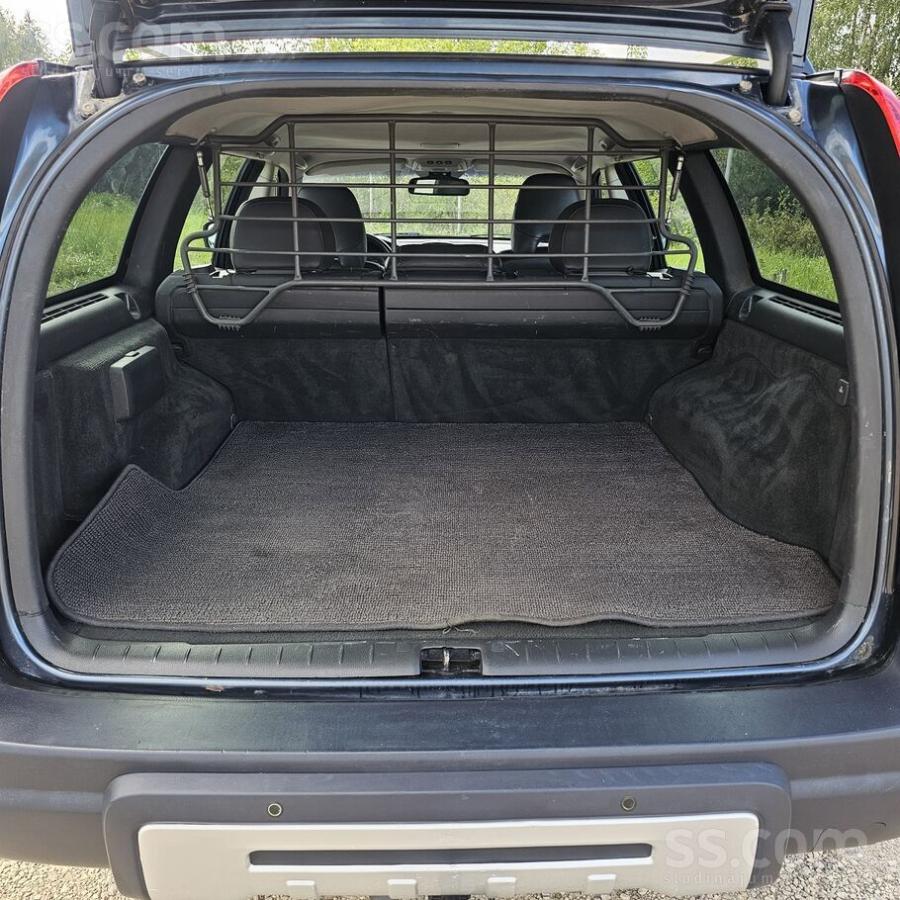 Zils Volvo XC70 2005 Rīga, ar dzinēja tilpumu 2.40 L un nobraukumu 325 tūkst. km par 4450 €, foto 12 vietnē AUTOMOTO.COM.LV