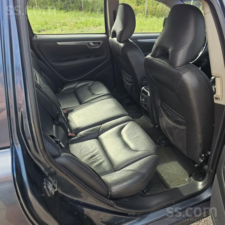 Zils Volvo XC70 2005 Rīga, ar dzinēja tilpumu 2.40 L un nobraukumu 325 tūkst. km par 4450 €, foto 13 vietnē AUTOMOTO.COM.LV