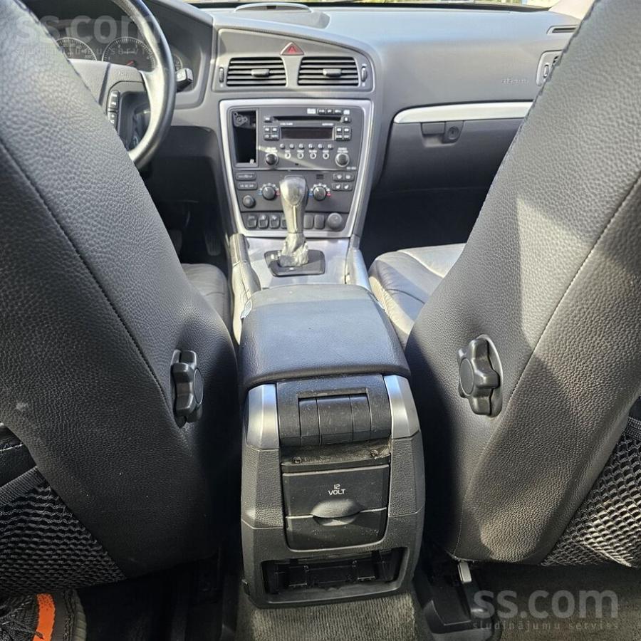 Zils Volvo XC70 2005 Rīga, ar dzinēja tilpumu 2.40 L un nobraukumu 325 tūkst. km par 4450 €, foto 14 vietnē AUTOMOTO.COM.LV