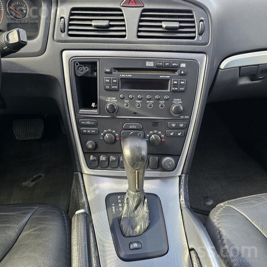 Zils Volvo XC70 2005 Rīga, ar dzinēja tilpumu 2.40 L un nobraukumu 325 tūkst. km par 4450 €, foto 17 vietnē AUTOMOTO.COM.LV