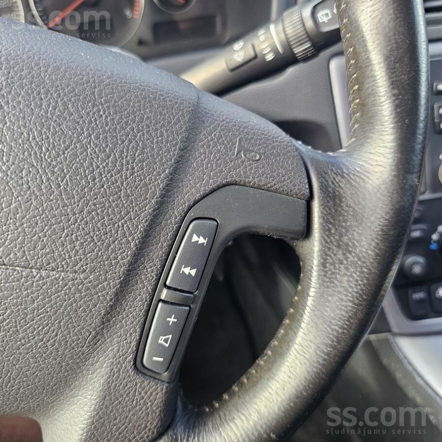 Zils Volvo XC70 2005 Rīga, ar dzinēja tilpumu 2.40 L un nobraukumu 325 tūkst. km par 4450 €, foto 19 vietnē AUTOMOTO.COM.LV