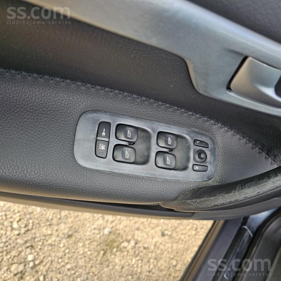 Zils Volvo XC70 2005 Rīga, ar dzinēja tilpumu 2.40 L un nobraukumu 325 tūkst. km par 4450 €, foto 21 vietnē AUTOMOTO.COM.LV