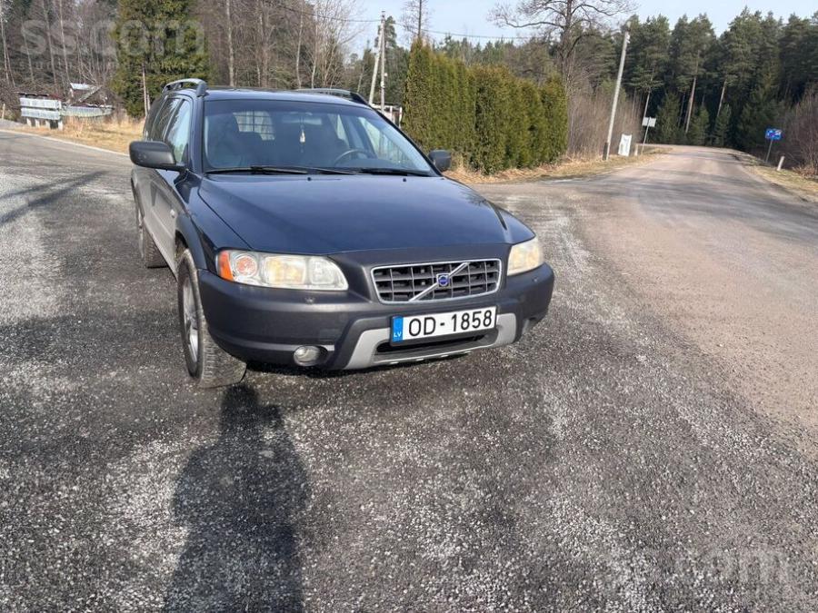 Blue Volvo XC70 2005 in Riga, with an engine capacity of 2.50 L and mileage of 312 thousand km for 4000 €, photo 3 on AUTOMOTO.COM.LV