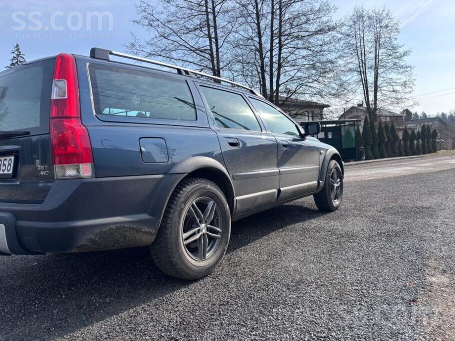 Blue Volvo XC70 2005 in Riga, with an engine capacity of 2.50 L and mileage of 312 thousand km for 4000 €, photo 4 on AUTOMOTO.COM.LV