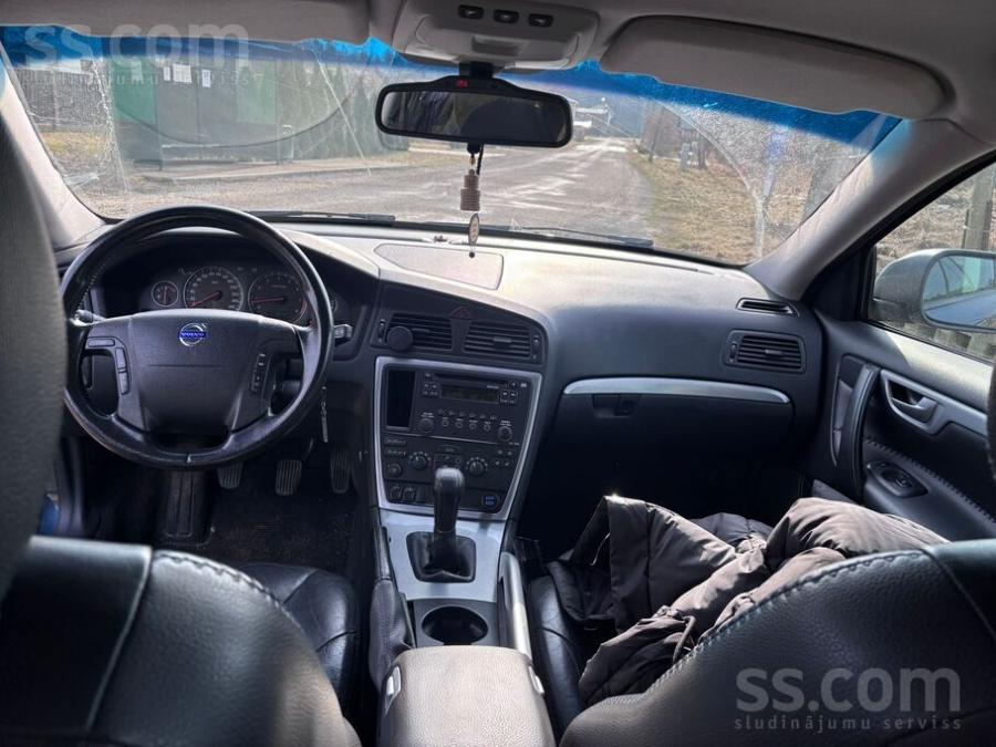 Blue Volvo XC70 2005 in Riga, with an engine capacity of 2.50 L and mileage of 312 thousand km for 4000 €, photo 6 on AUTOMOTO.COM.LV