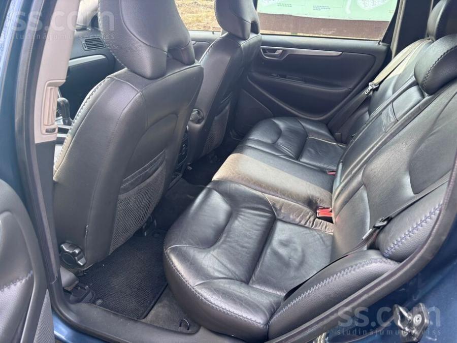 Blue Volvo XC70 2005 in Riga, with an engine capacity of 2.50 L and mileage of 312 thousand km for 4000 €, photo 7 on AUTOMOTO.COM.LV