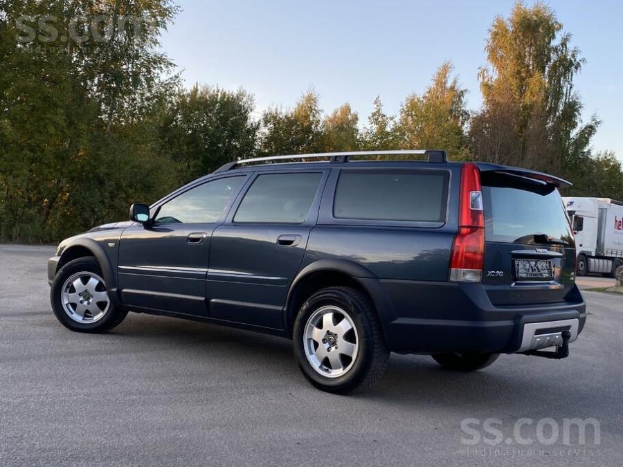 Blue Volvo XC70 2005 in Riga, with an engine capacity of 2.40 L and mileage of 342 thousand km for 4750 €, photo 12 on AUTOMOTO.COM.LV
