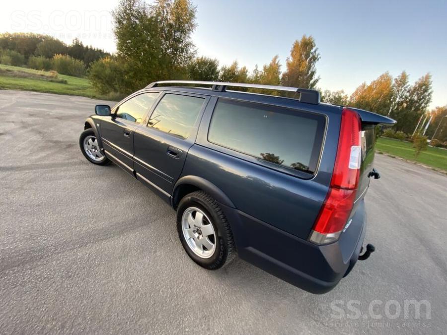 Blue Volvo XC70 2005 in Riga, with an engine capacity of 2.40 L and mileage of 342 thousand km for 4750 €, photo 16 on AUTOMOTO.COM.LV