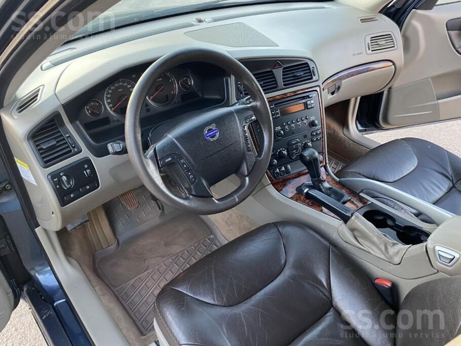 Blue Volvo XC70 2005 in Riga, with an engine capacity of 2.40 L and mileage of 342 thousand km for 4750 €, photo 19 on AUTOMOTO.COM.LV
