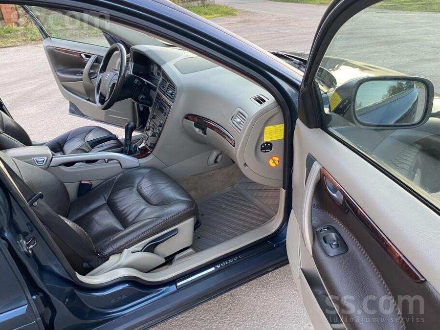 Blue Volvo XC70 2005 in Riga, with an engine capacity of 2.40 L and mileage of 342 thousand km for 4750 €, photo 20 on AUTOMOTO.COM.LV