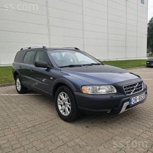 Zils Volvo XC70 2005 Rīga, ar dzinēja tilpumu 2.40 L un nobraukumu 325 tūkst. km par 4050 €, foto  vietnē AUTOMOTO.COM.LV