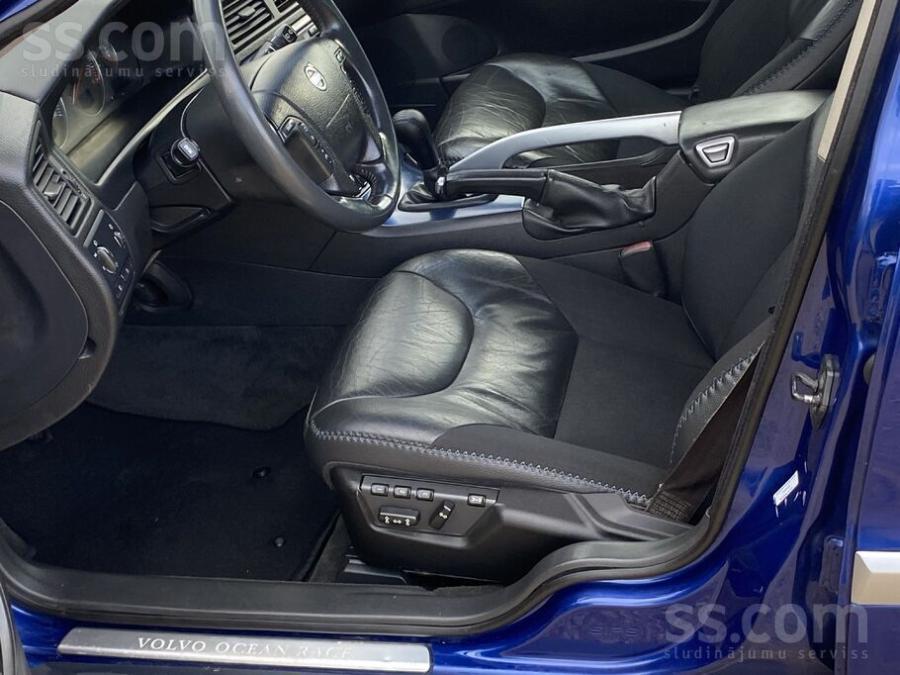 Blue Volvo XC70 2005 in Riga, with an engine capacity of 2.40 L and mileage of 340 thousand km for 3950 €, photo 17 on AUTOMOTO.COM.LV