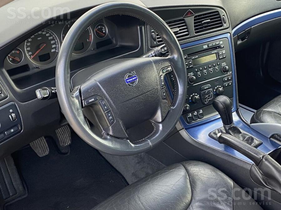 Blue Volvo XC70 2005 in Riga, with an engine capacity of 2.40 L and mileage of 340 thousand km for 3950 €, photo 19 on AUTOMOTO.COM.LV