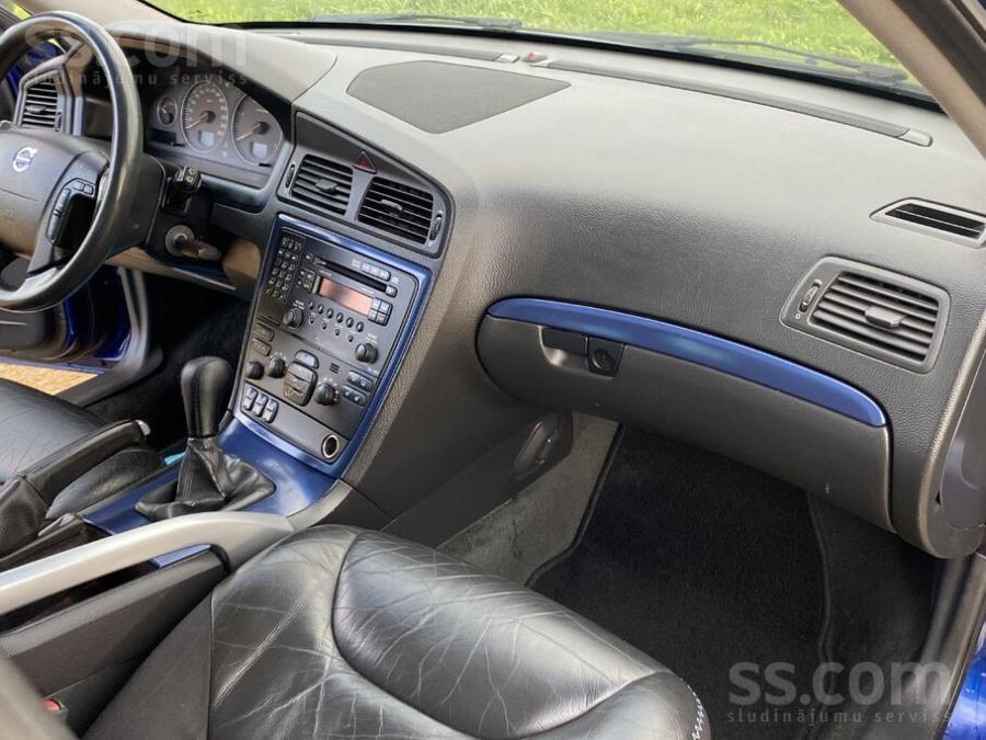 Blue Volvo XC70 2005 in Riga, with an engine capacity of 2.40 L and mileage of 340 thousand km for 3950 €, photo 24 on AUTOMOTO.COM.LV