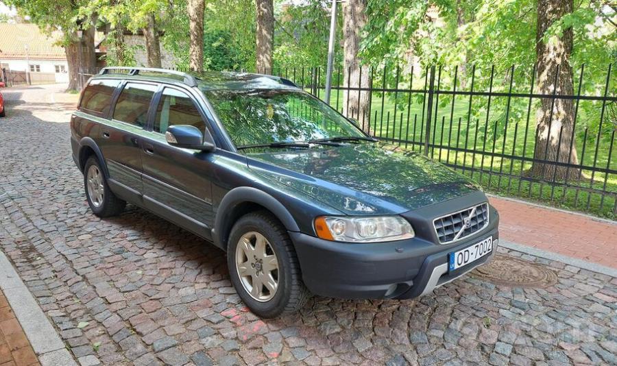 Blue Volvo XC70 2006 in Cesis, with an engine capacity of 2.40 L and mileage of 282 thousand km for 1500 €, photo 3 on AUTOMOTO.COM.LV