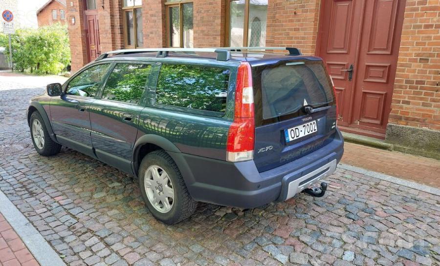 Blue Volvo XC70 2006 in Cesis, with an engine capacity of 2.40 L and mileage of 282 thousand km for 1500 €, photo 5 on AUTOMOTO.COM.LV