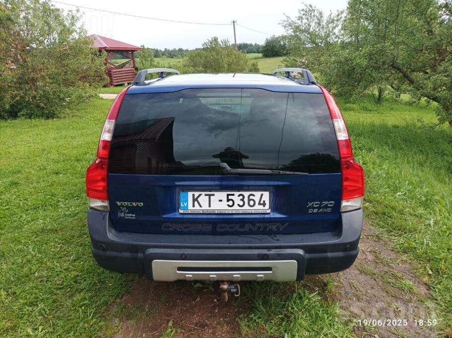 Zils Volvo XC70 2006 Rēzekne, ar dzinēja tilpumu 2.40 L un nobraukumu 360 tūkst. km par 3500 €, foto 2 vietnē AUTOMOTO.COM.LV