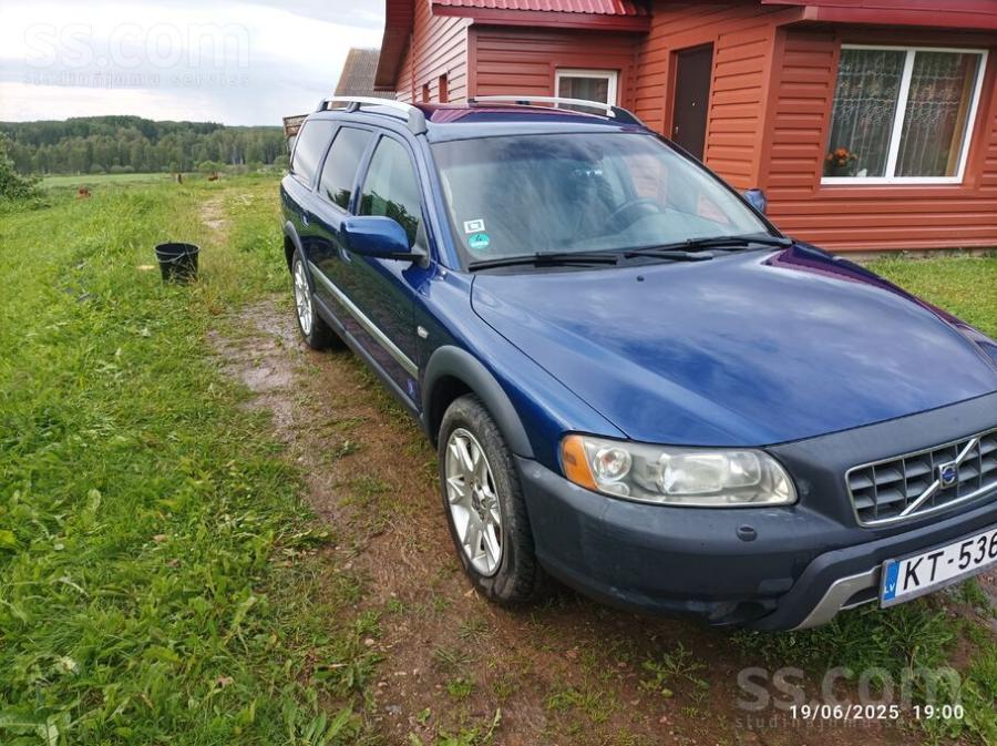 Zils Volvo XC70 2006 Rēzekne, ar dzinēja tilpumu 2.40 L un nobraukumu 360 tūkst. km par 3500 €, foto 3 vietnē AUTOMOTO.COM.LV