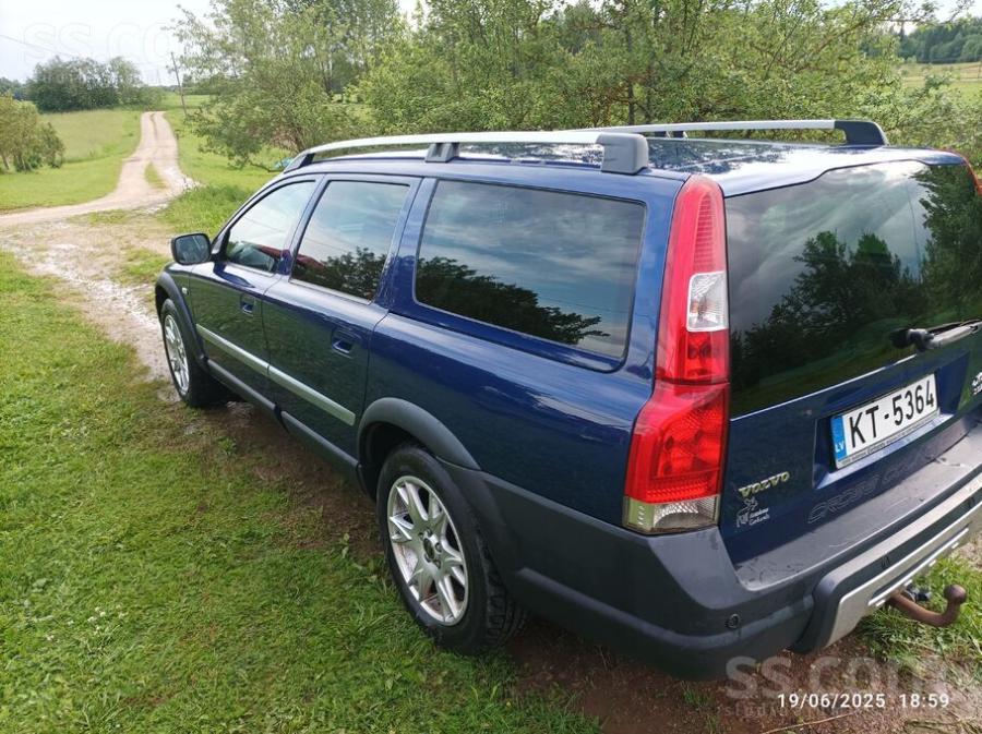 Zils Volvo XC70 2006 Rēzekne, ar dzinēja tilpumu 2.40 L un nobraukumu 360 tūkst. km par 3500 €, foto 6 vietnē AUTOMOTO.COM.LV