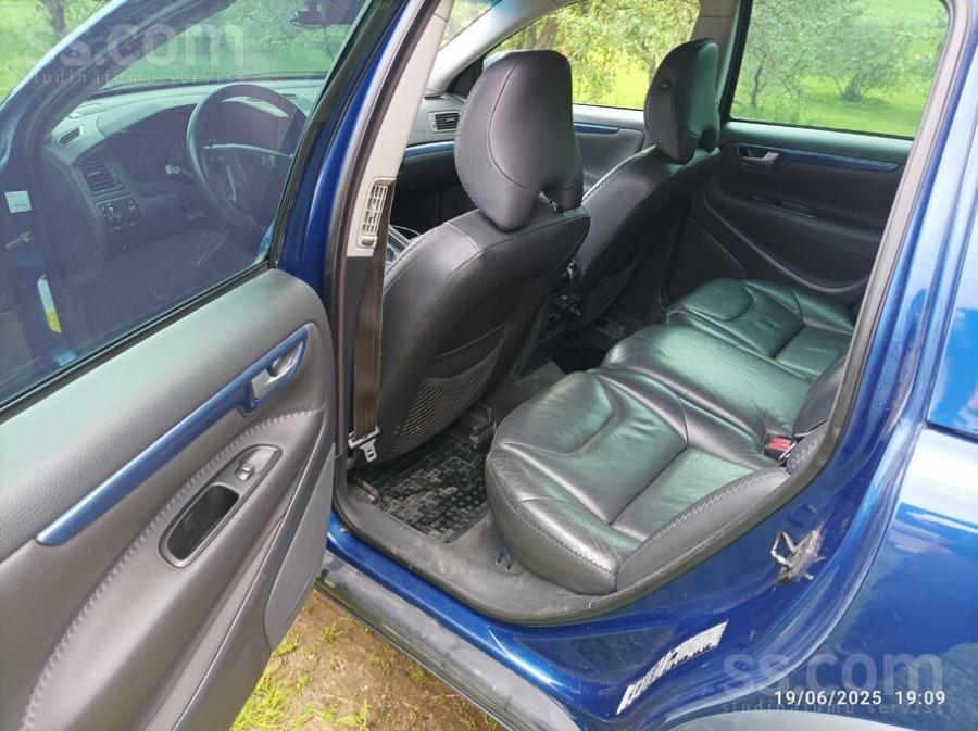 Zils Volvo XC70 2006 Rēzekne, ar dzinēja tilpumu 2.40 L un nobraukumu 360 tūkst. km par 3500 €, foto 13 vietnē AUTOMOTO.COM.LV