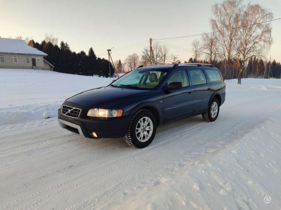Blue Volvo XC70 2006 in Kelme, with an engine capacity of 2.40 L and mileage of 309 thousand km for 3700 €, photo 1 on AUTOMOTO.COM.LV